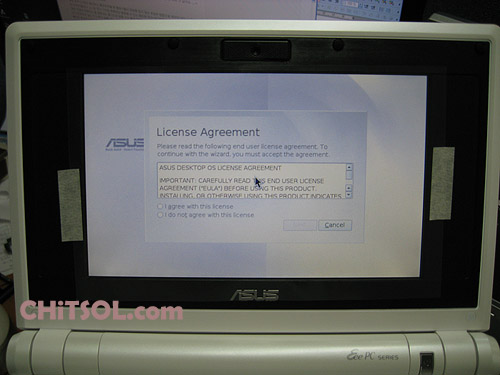 드뎌 도착했습니다. EeePC 701 인증샷~ - 칫솔_초이의 IT 휴게실